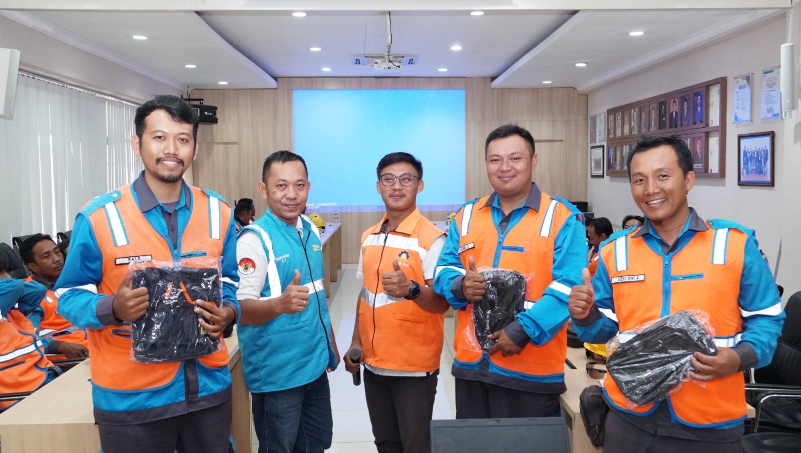 PLN UP3 Surabaya Selatan Tingkatkan Kualitas Layanan melalui Program ...