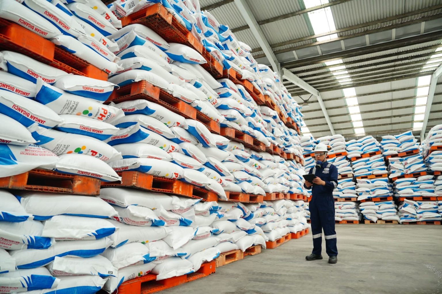 Dukung Swasembada Beras, Petrokimia Gresik Siapkan Stok Pupuk ...